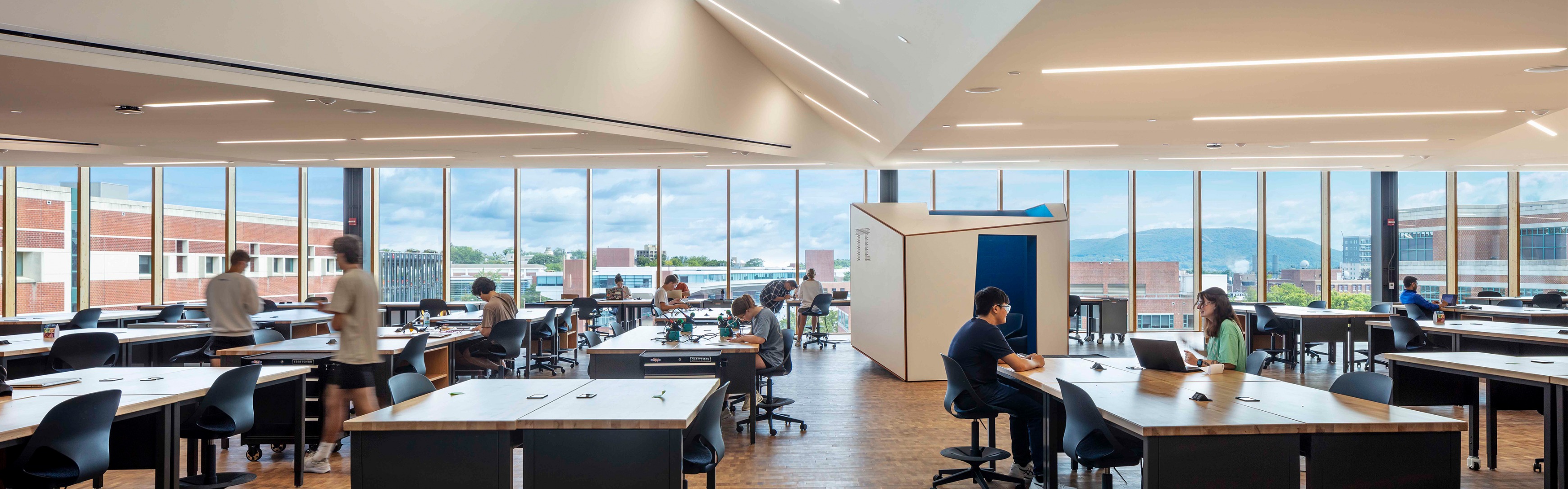 Scales of Making – Small, Medium and Supersized Makerspaces for ...